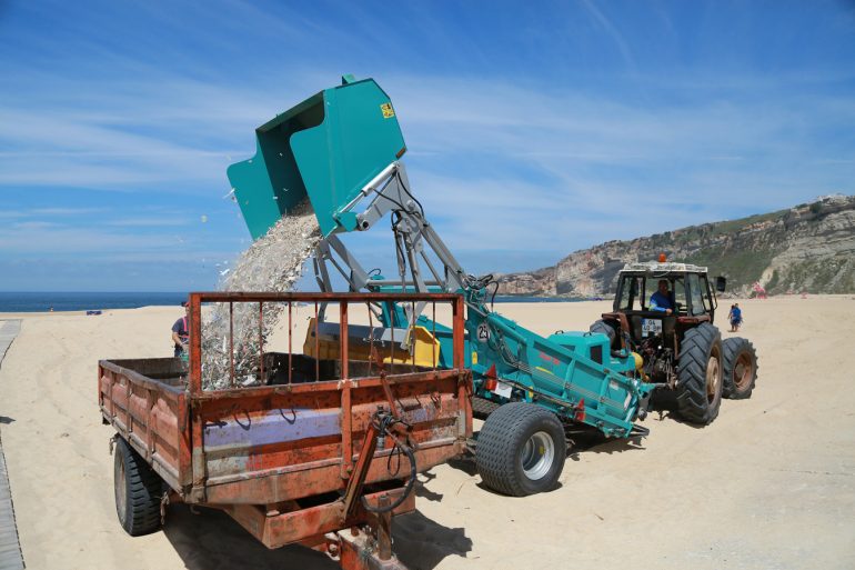 Limpeza das Praias da Nazaré assegurada pelos Serviços Municipalizados ...