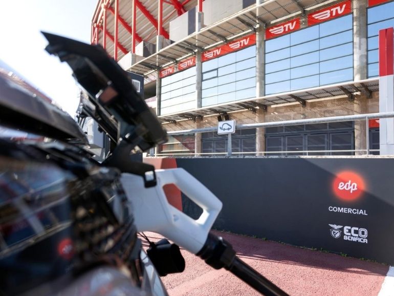 Portugueses fizerem 178 mil carregamentos na rede pública da EDP em ...